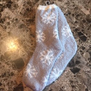 ChirpySocks | Accessories | New Chirpysocks Chirpy Snowflake Soft Fuzzy ...